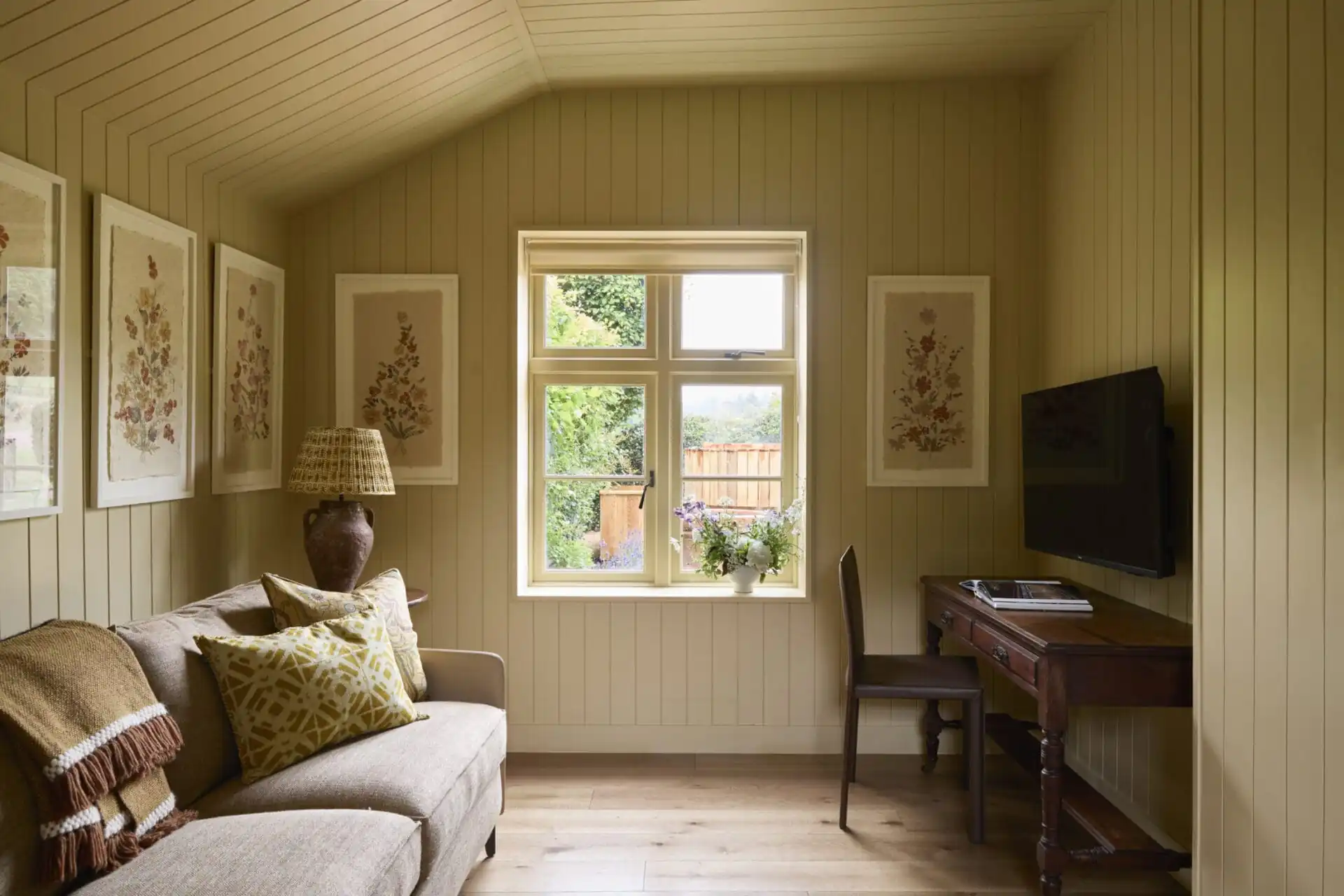 Email CottageEnquiries@thegrove.co.uk to find out more.